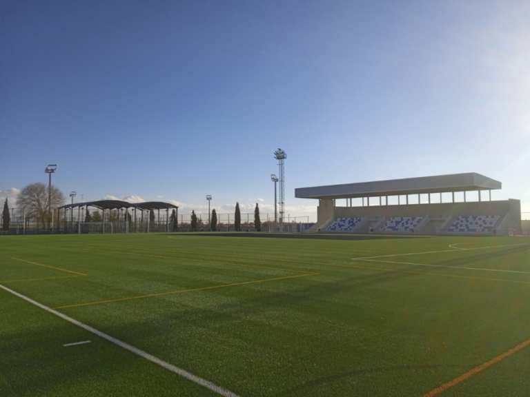 La toledana Noblejas estrena su renovado campo de fútbol con el sistema ...